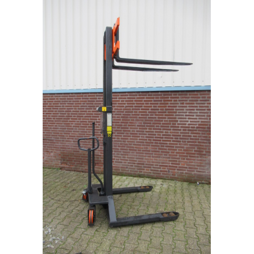 Stapelaar 1000kg 235cm. Gebruikt. - A.D.R. Spierings