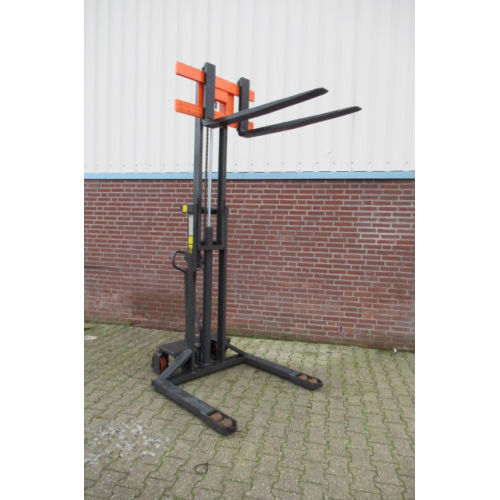 Stapelaar 1000kg 235cm. Gebruikt. - A.D.R. Spierings