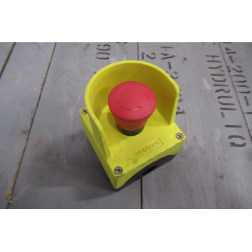 Noodstop SIEMENS 3SU1801-0NB00-2AC2. Used for test. - A.D.R. Spierings